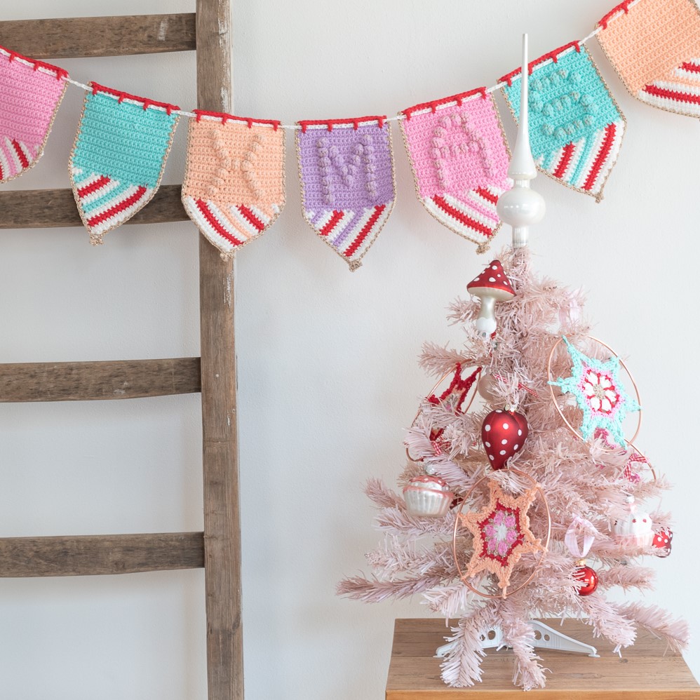 A4 PDF Colorful Christmas Bunting Yarn and Colors